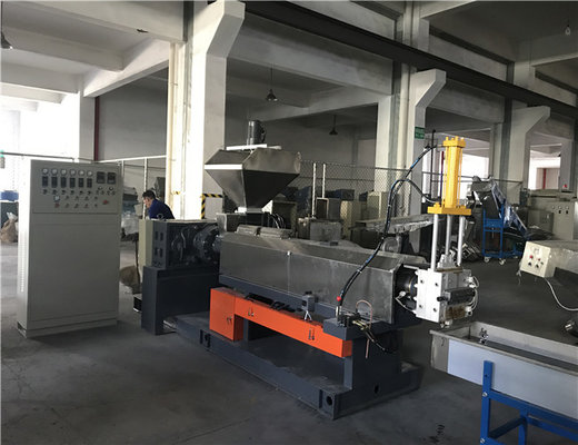 Screw Feeding Plastic Waste Recycling Machine With Lower Power Consumption